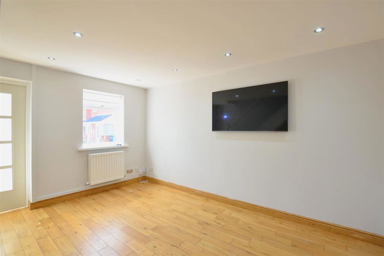 Highfield Place, Sunderland, Tyne & Wear, SR4 6LP £105,000 from Peter ...